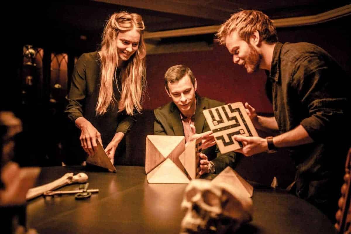Online Escape Room vs In-Venue Experience: Which Is Better? | Fourth ...